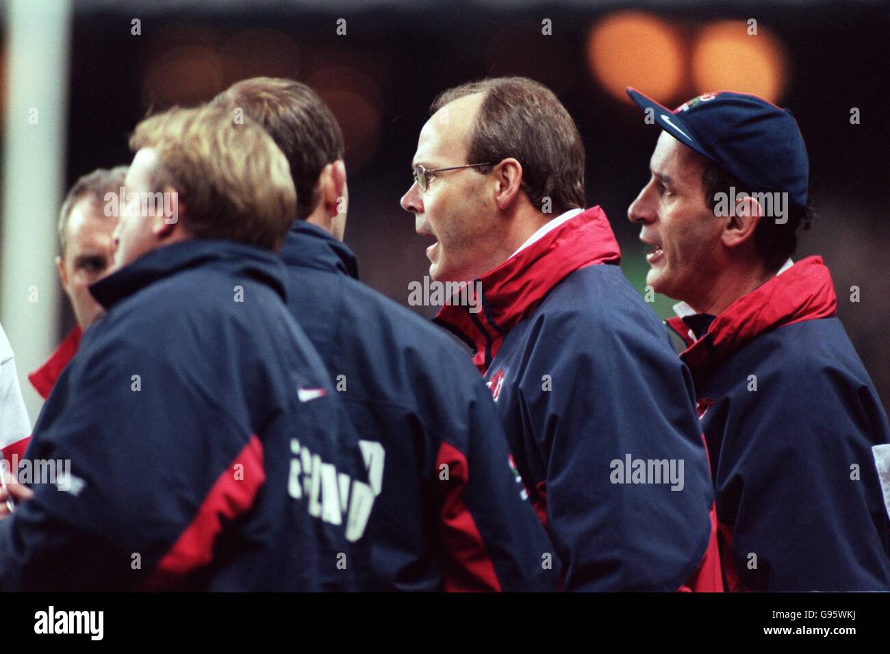 England's Coach Clive Woodward and his coaching staff Stock Photo - Alamy