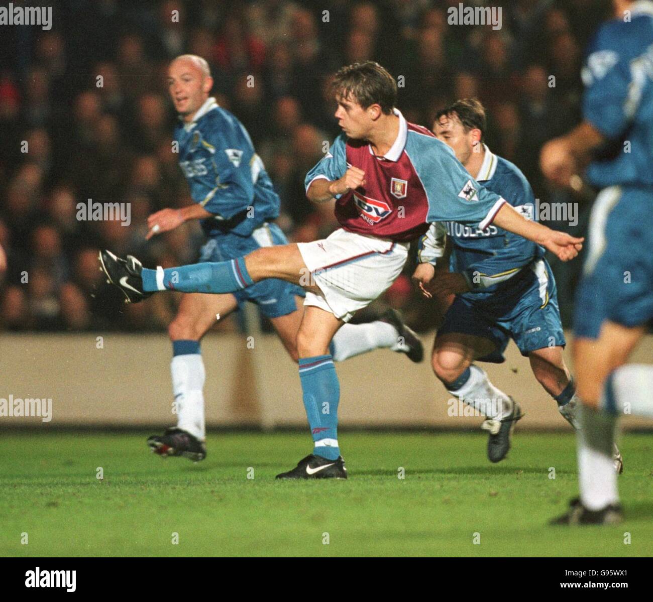 Aston villa on the equalizing goal hi-res stock photography and images ...