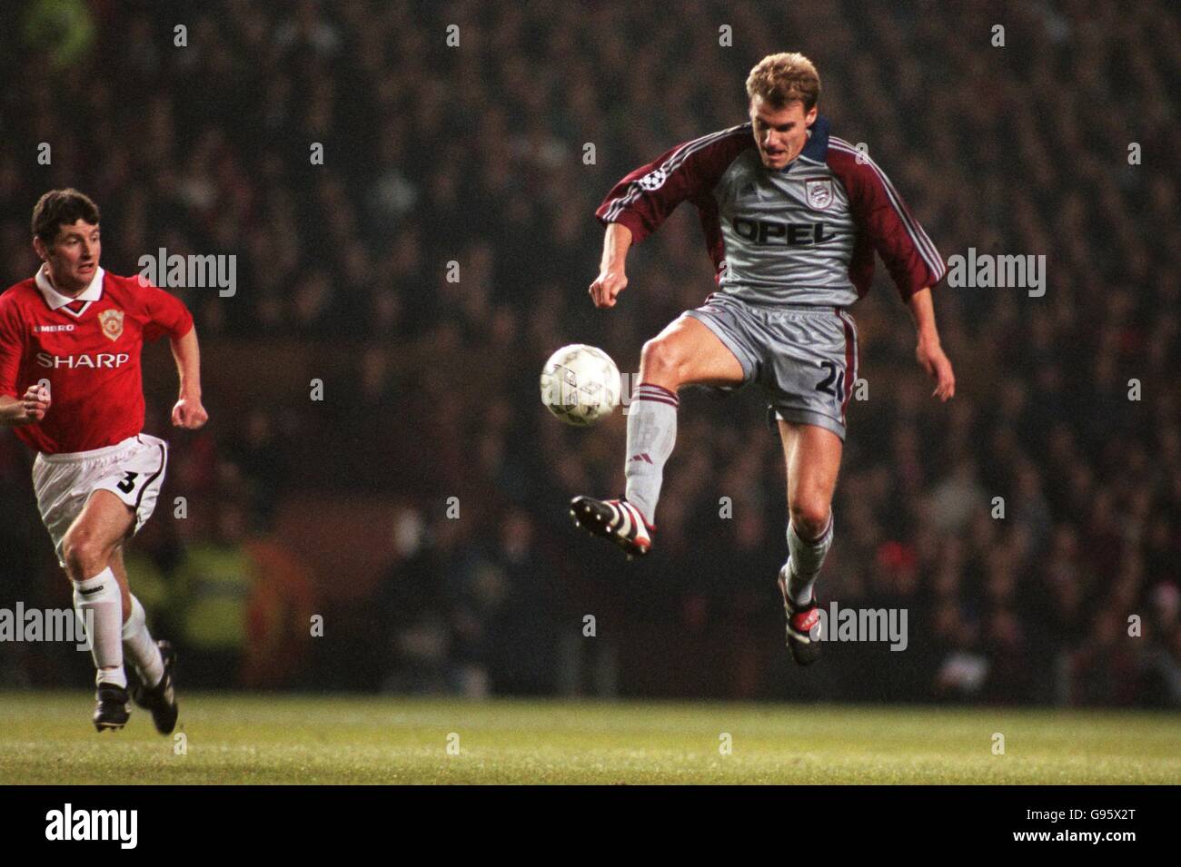 Bayern Munich's Alexander Zickler (right) controls the ball, watched by ...