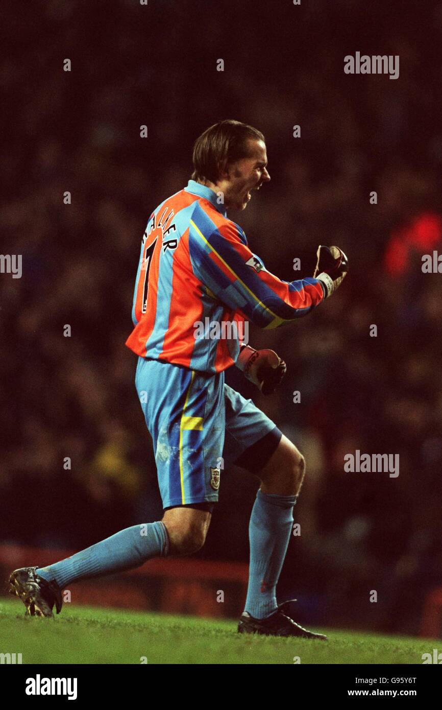 Tottenham hotspurs goal keeper ian walker celebrtaes chris armstrongs ...