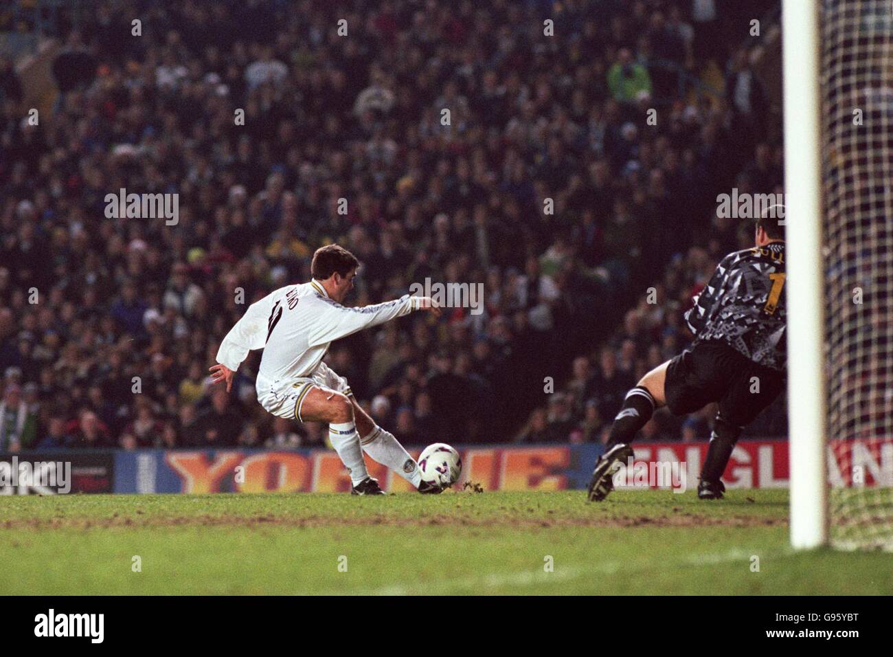 Goalkeeper neil sullivan hi-res stock photography and images - Alamy