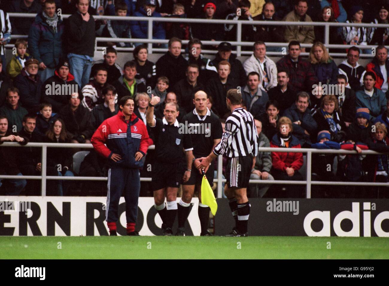 Referee Mike Reed calls over Newcastle United's goalkeeper Shay Given ...