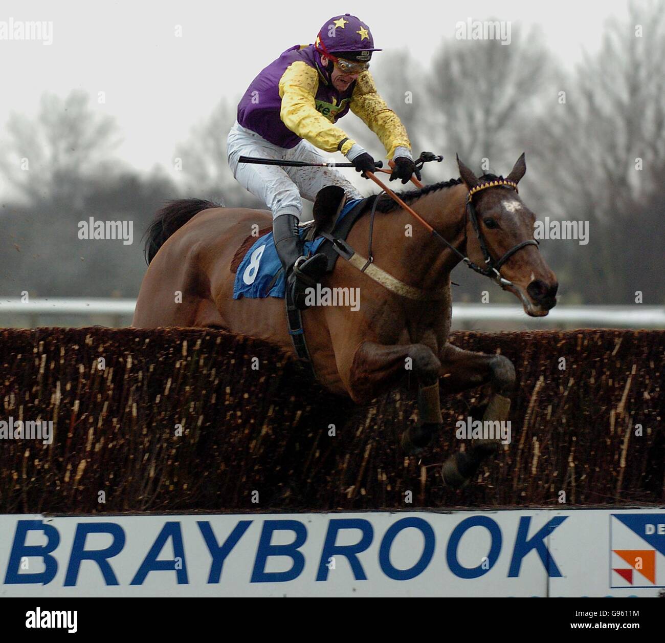 Jimmy rigging hi-res stock photography and images - Alamy