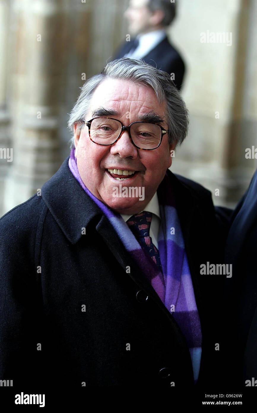 Ronnie barker memorial hi-res stock photography and images - Alamy