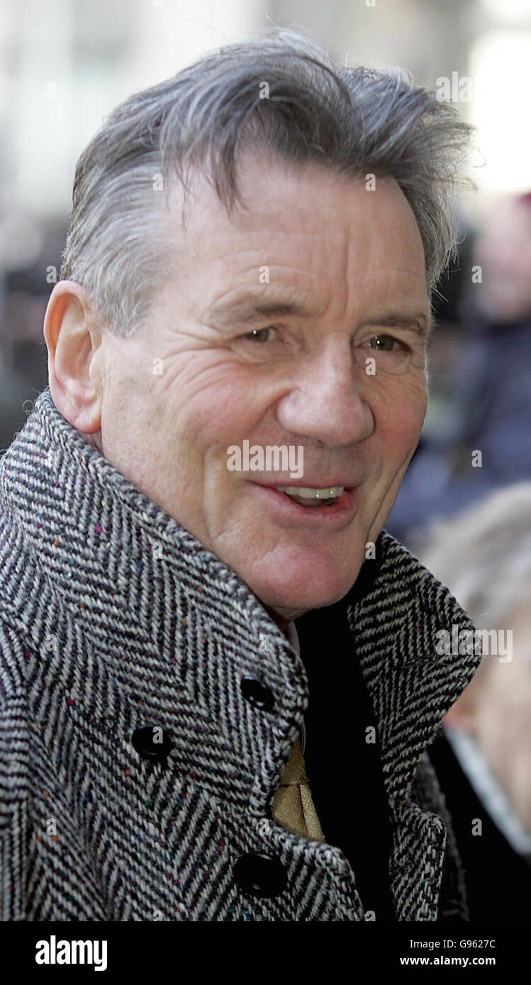 Comedian ronnie barker hi-res stock photography and images - Alamy