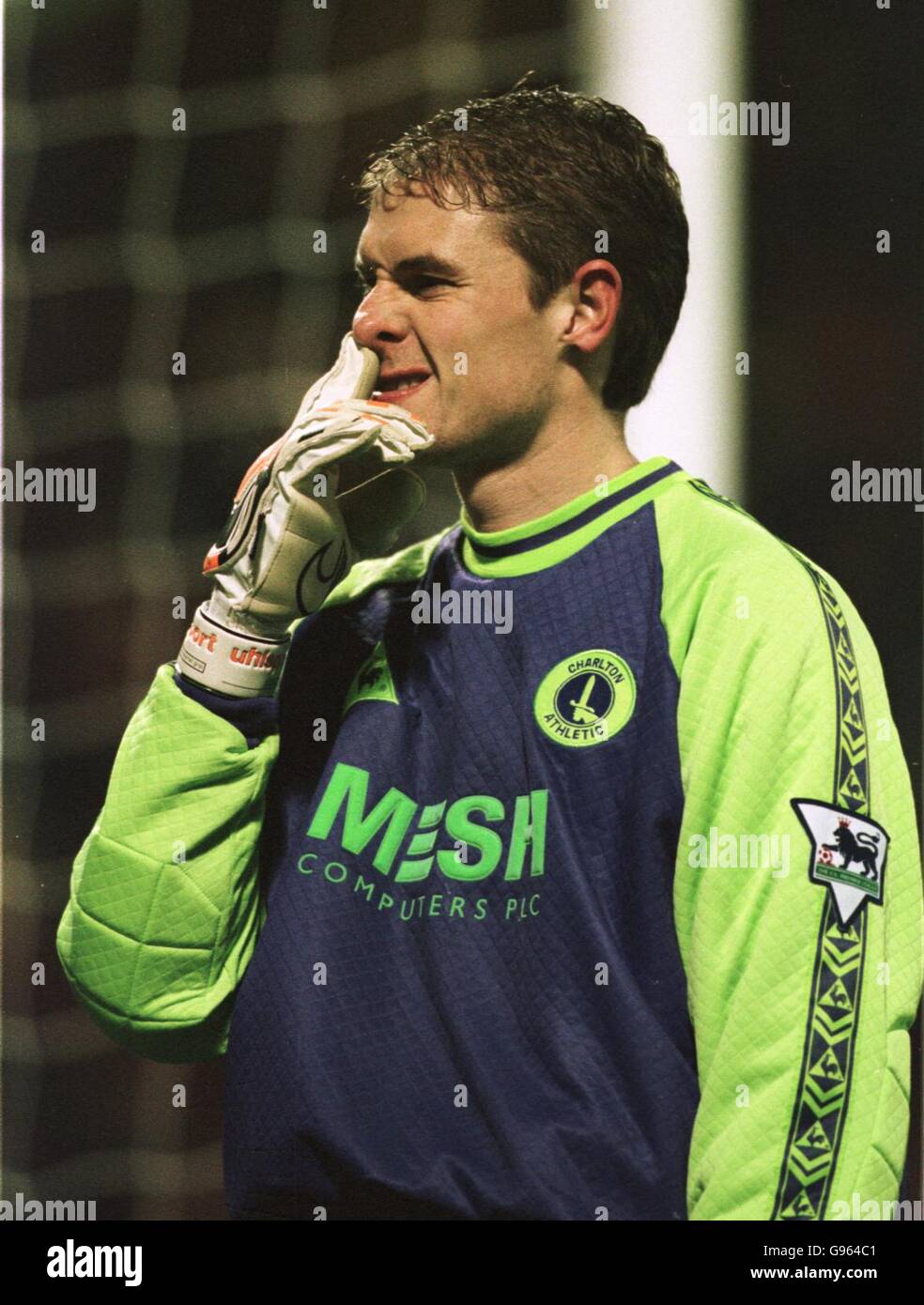 Charlton athletic goalkeeper simon royce hi-res stock photography and ...