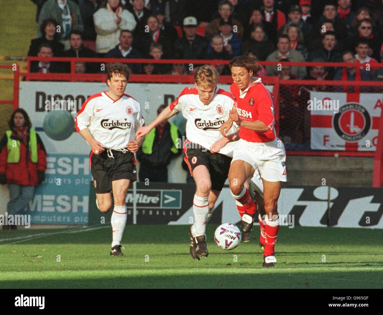 Breaks away from charlton athletic hi-res stock photography and images ...