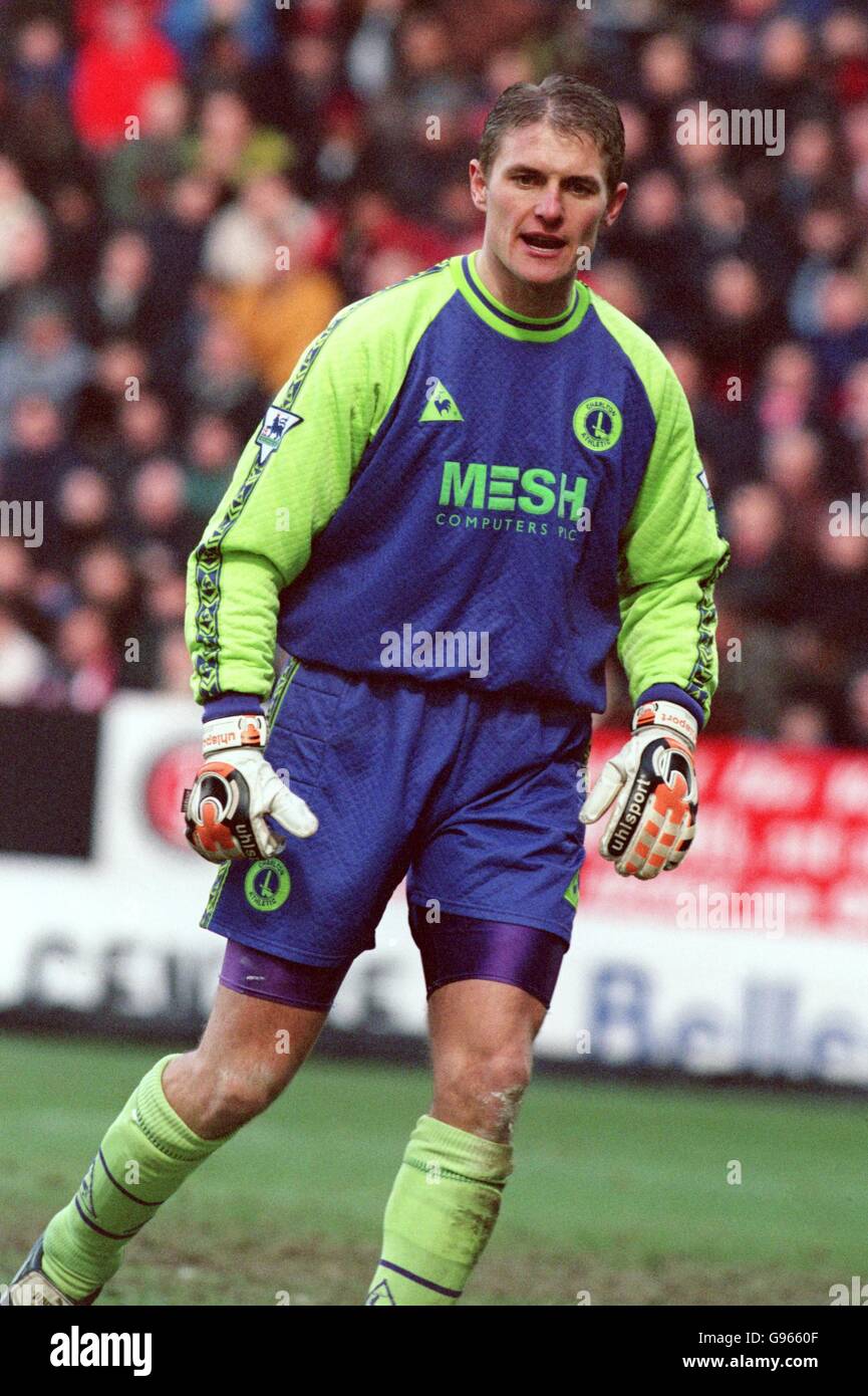 Charlton athletic goalkeeper simon royce hi-res stock photography and ...