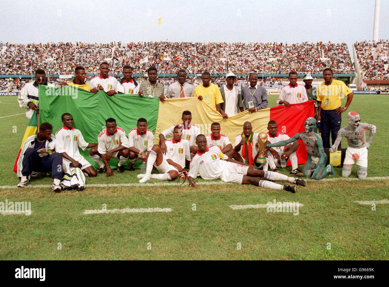 Mali football team hi-res stock photography and images - Alamy
