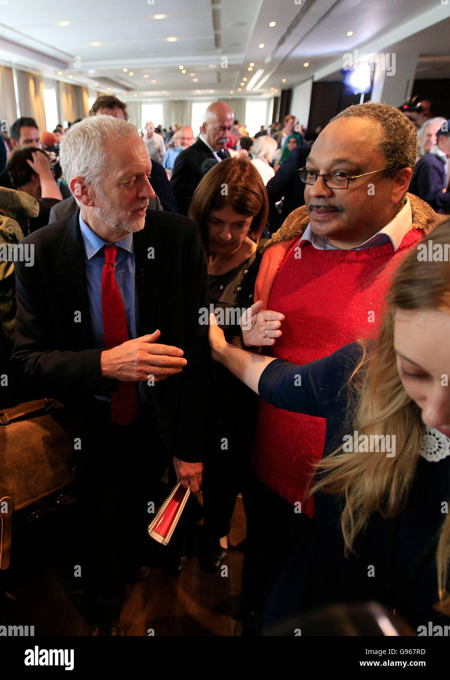 Connexions hi-res stock photography and images - Alamy