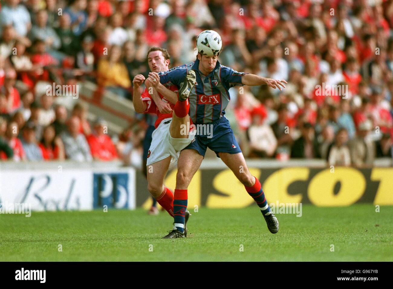 Barnsleys scott jones and watford alan smart hi-res stock photography ...