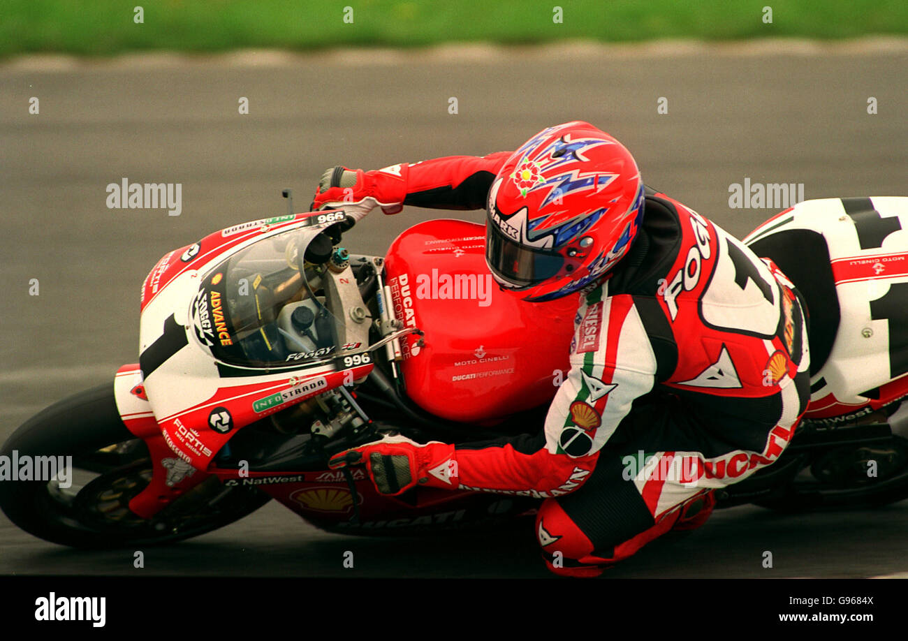 Carl Fogarty leads the World Superbikes race at Donington Stock Photo ...