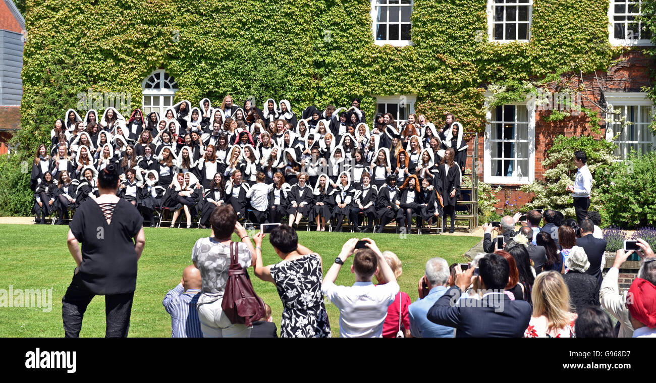 Students are assembled at Newnham college Cambridge for their ...