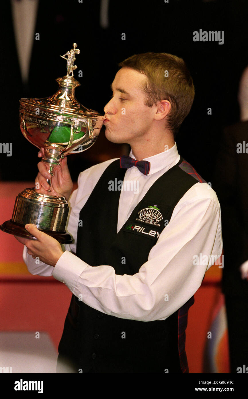 Stephen kisses the world championship trophy after defeating mark ...