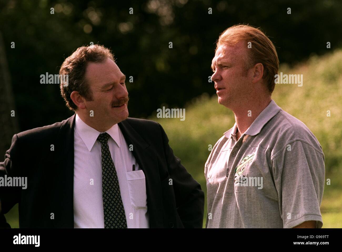 Hibernian's Managing Director Rod Petrie discusses matter with ...