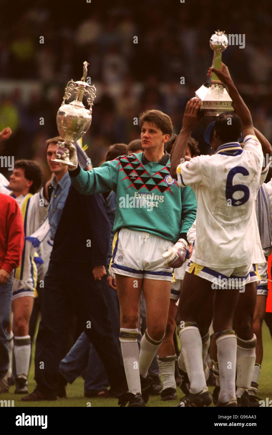 John lukic leeds trophy hi-res stock photography and images - Alamy
