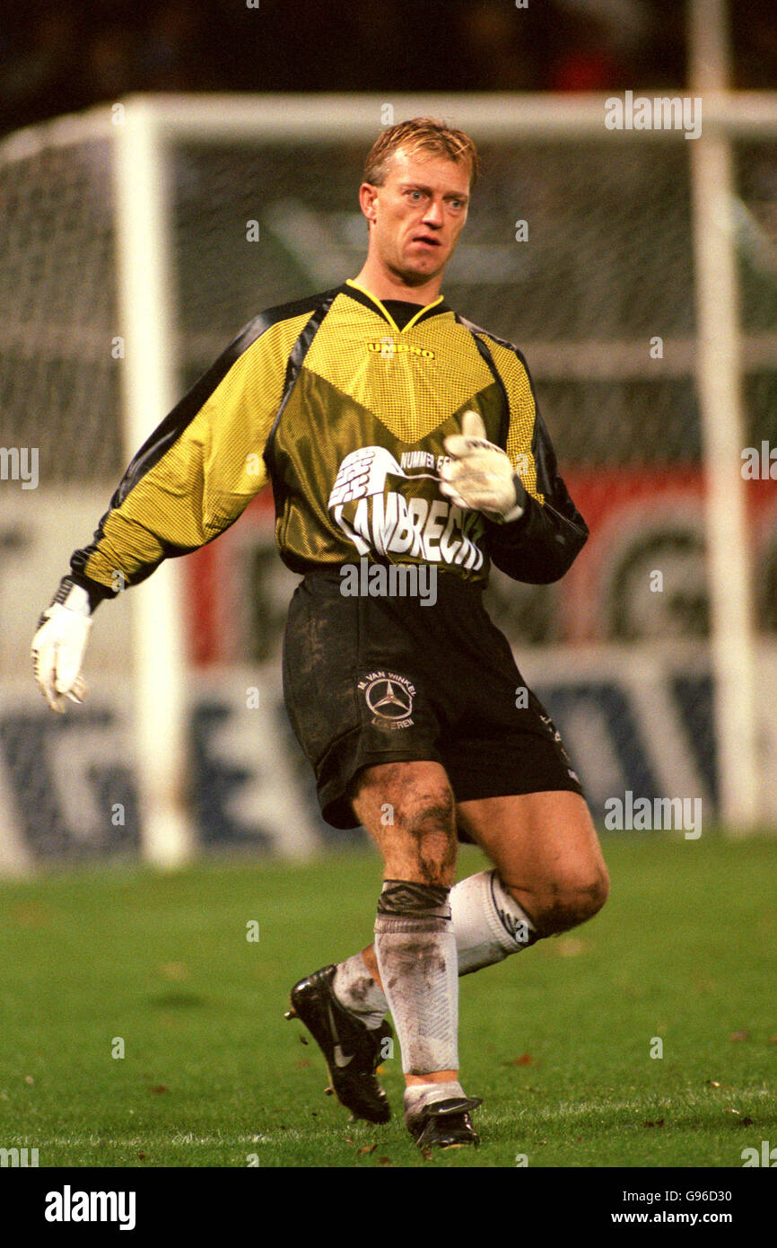 Lokeren goalkeeper hi-res stock photography and images - Alamy
