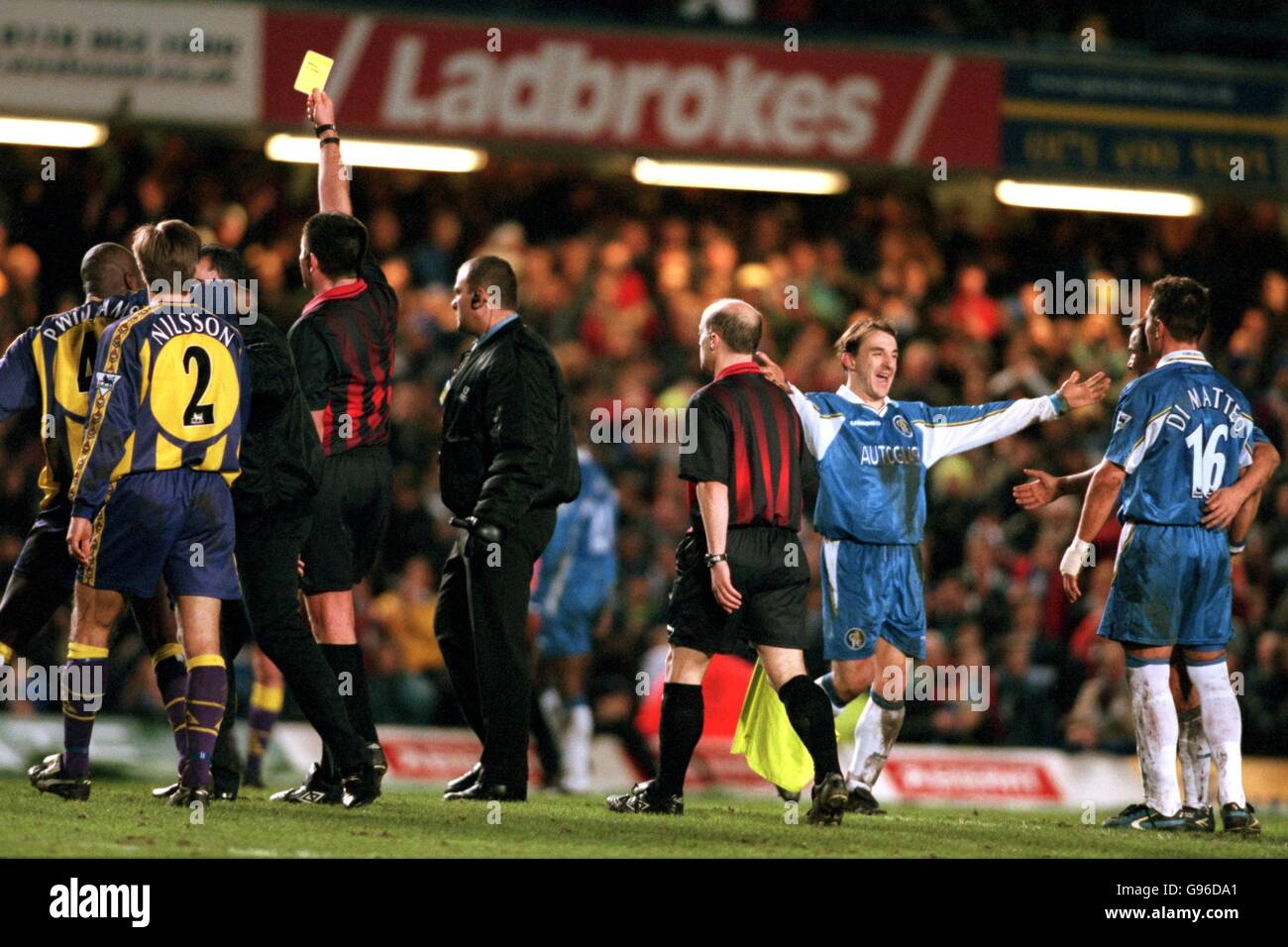 Jeff winter premier league referee hi-res stock photography and images ...