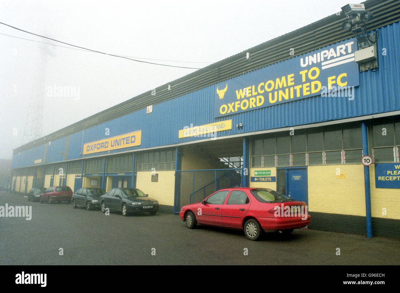 Oxford uniteds manor ground stadium hi-res stock photography and images ...