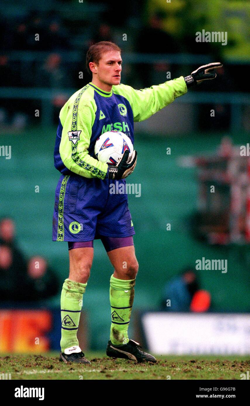 Simon royce charlton athletic hi-res stock photography and images - Alamy