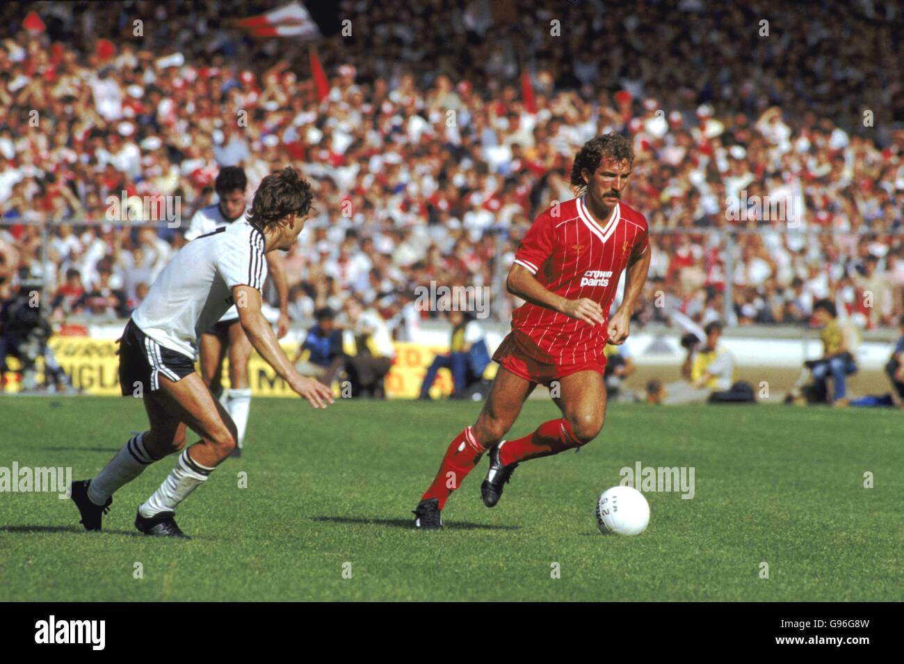 Charity shield bryan robson hi-res stock photography and images - Alamy