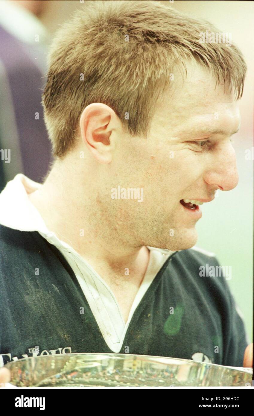 Scotland's captain Gary Armstrong with the winner trophy Stock Photo ...