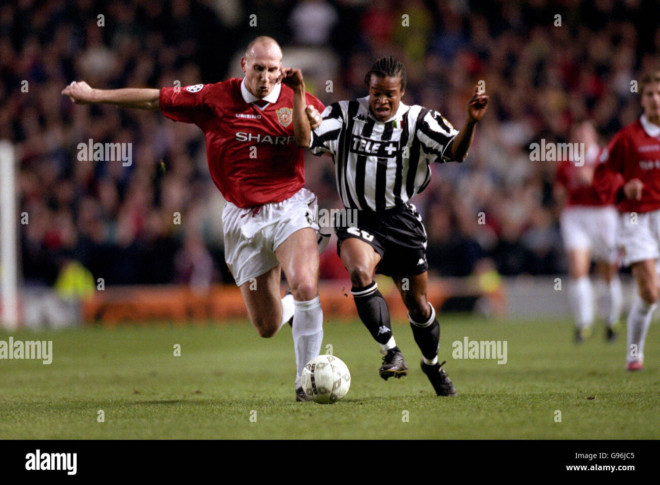 Juventus edgar davids in action hi-res stock photography and images - Alamy