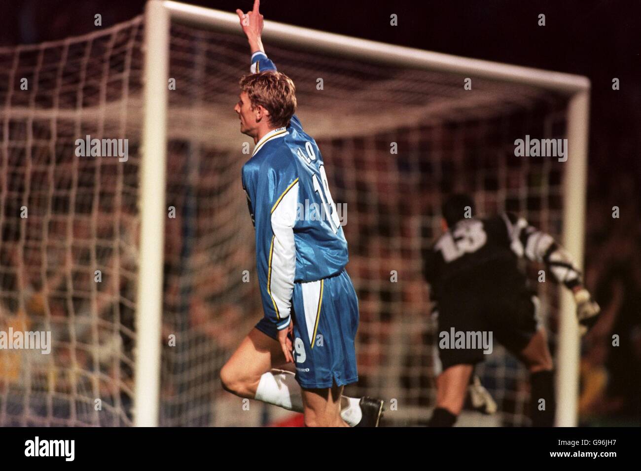 Chelsea's Tore Andre Flo celebrates his equalising goal Stock Photo - Alamy