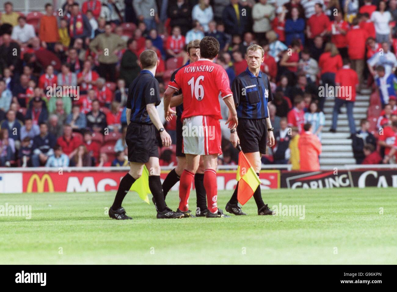 Graham barber premier league referee hi-res stock photography and ...