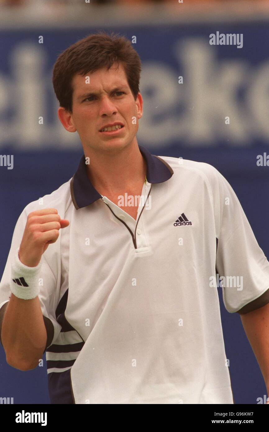 Tim henman celebrates a point hi-res stock photography and images - Alamy