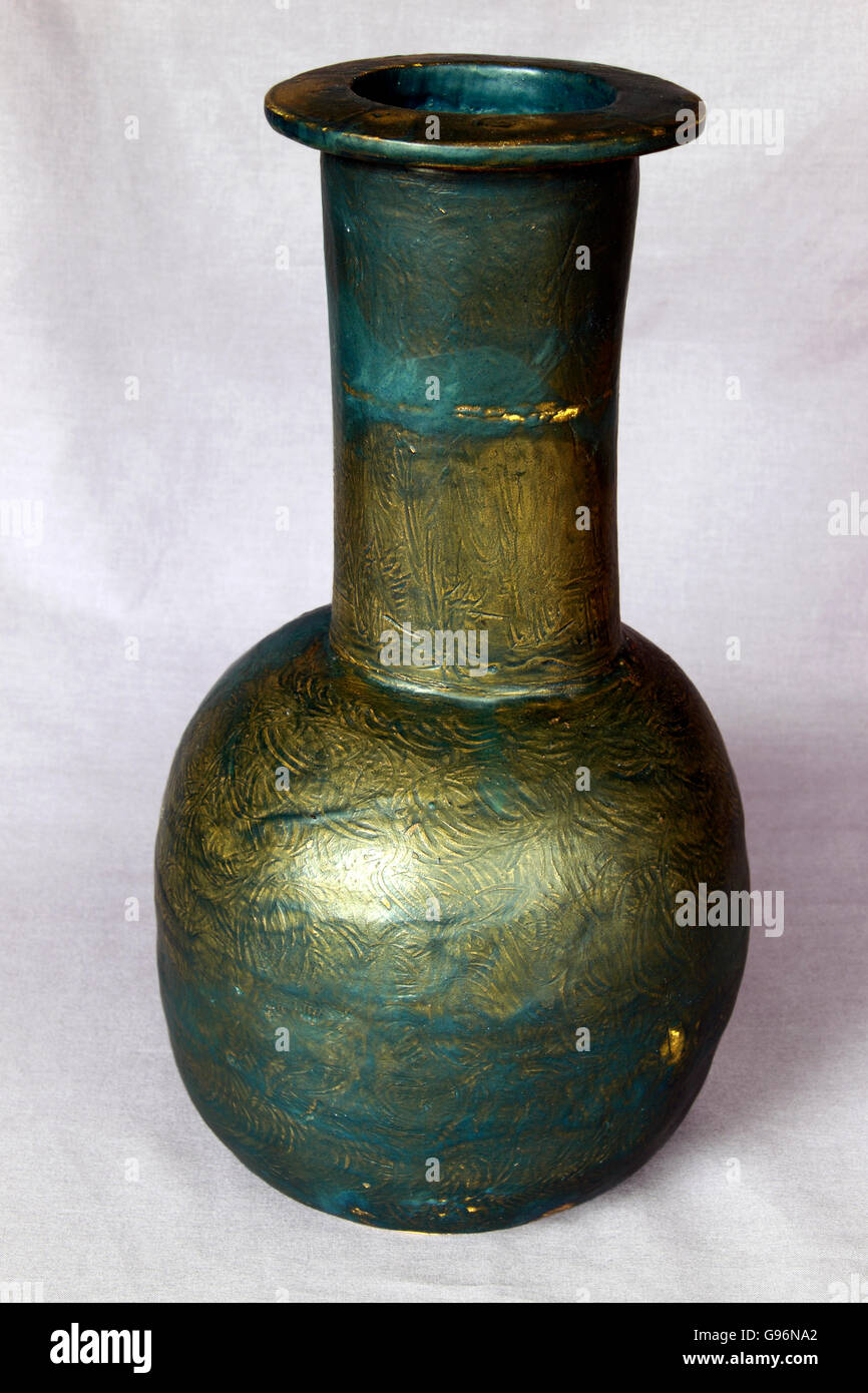 Large ceramic vase hi-res stock photography and images - Alamy