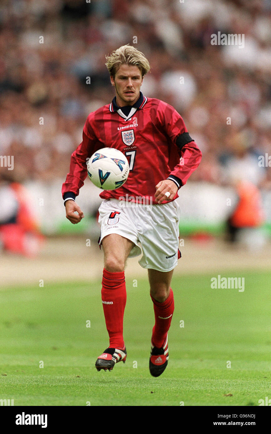 David beckham england 2000 hi-res stock photography and images - Alamy