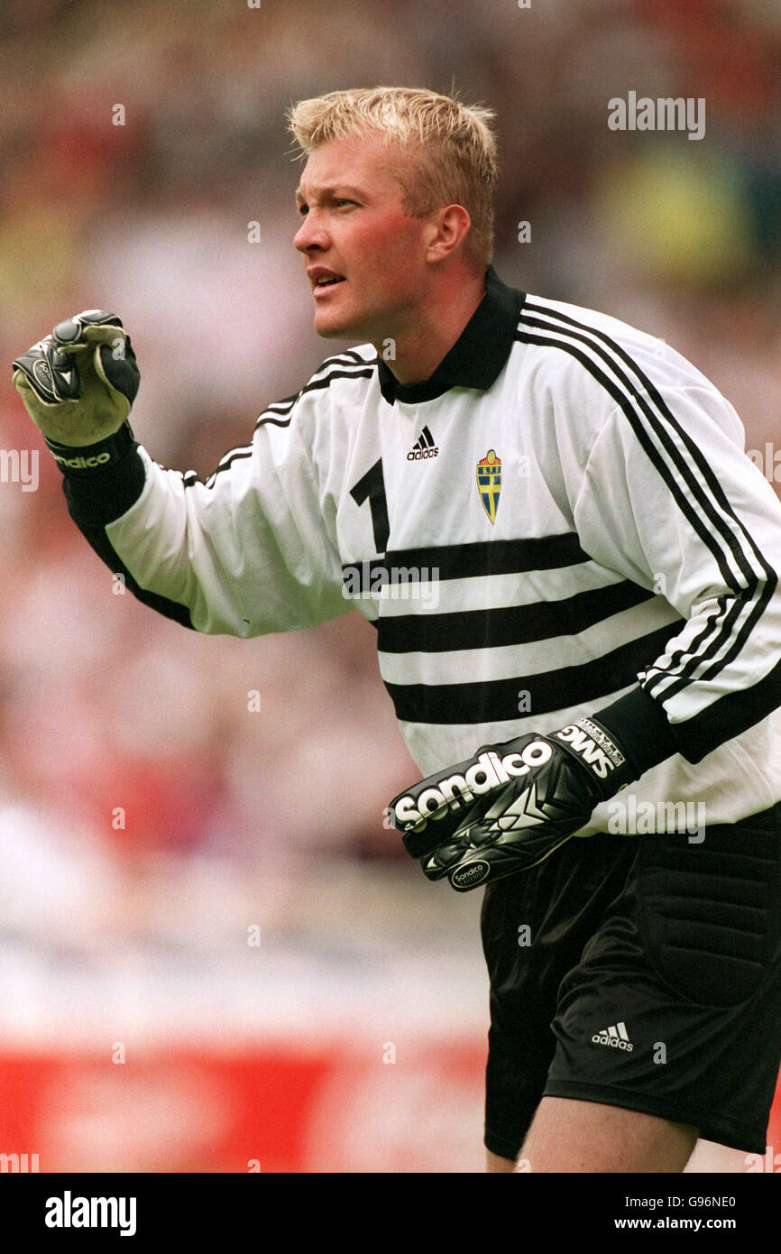 Soccer - Euro 2000 Qualifier - Group Five - England v Sweden. Magnus ...