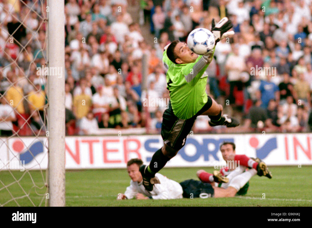 Euro 2000 football hi-res stock photography and images - Alamy