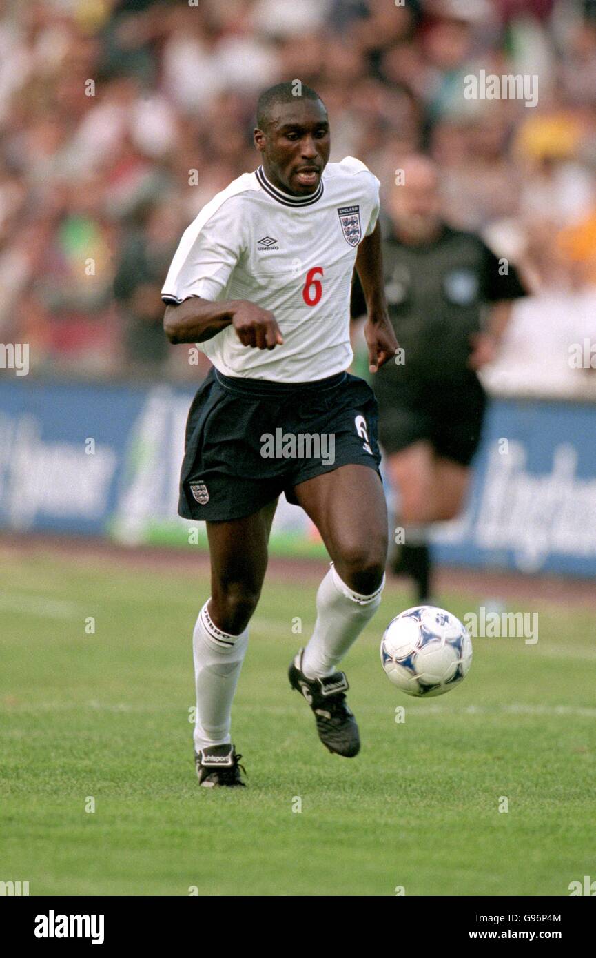 Soccer - Euro 2000 Qualifier - Group Five - Bulgaria v England. Sol ...