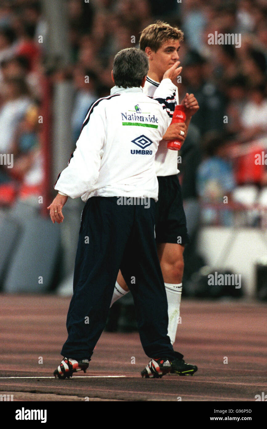England manager Kevin Keegan (left) congratulates Jonathan Woodgate ...