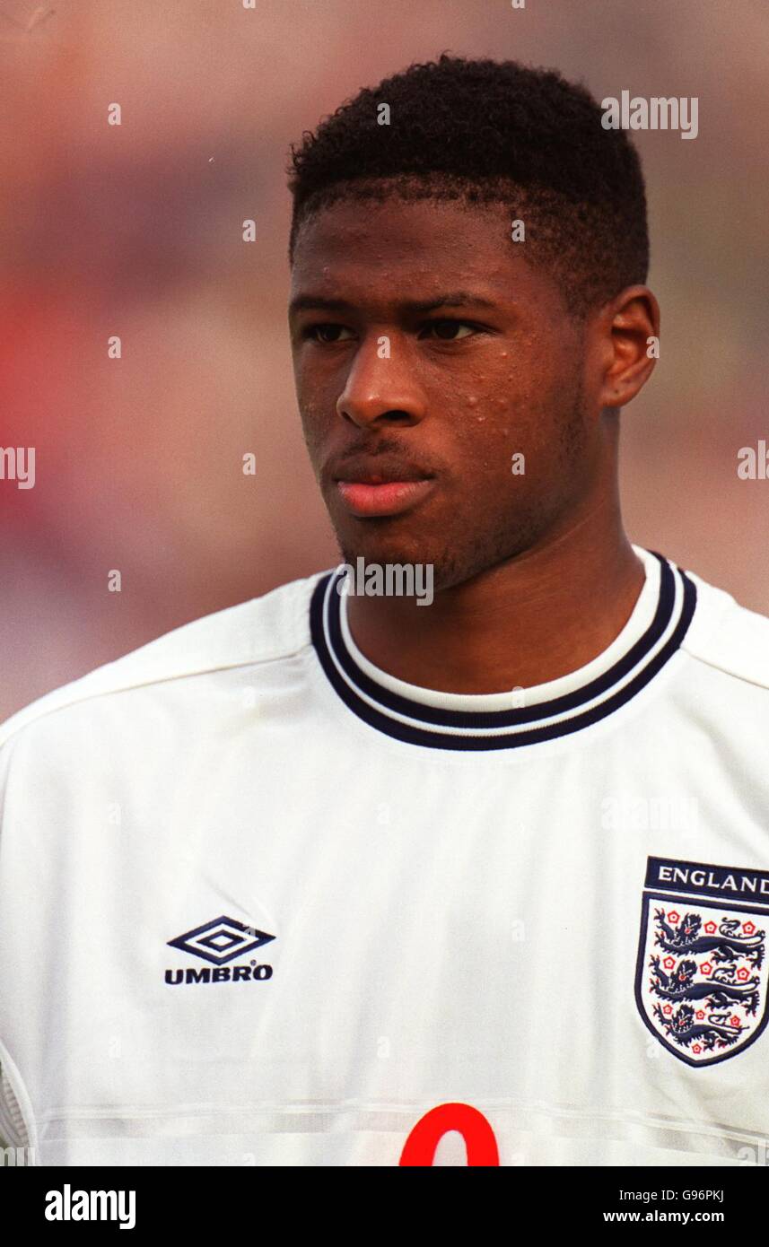 Soccer - Euro 2000 Qualifier - Bulgaria v England - U-21s. England's ...