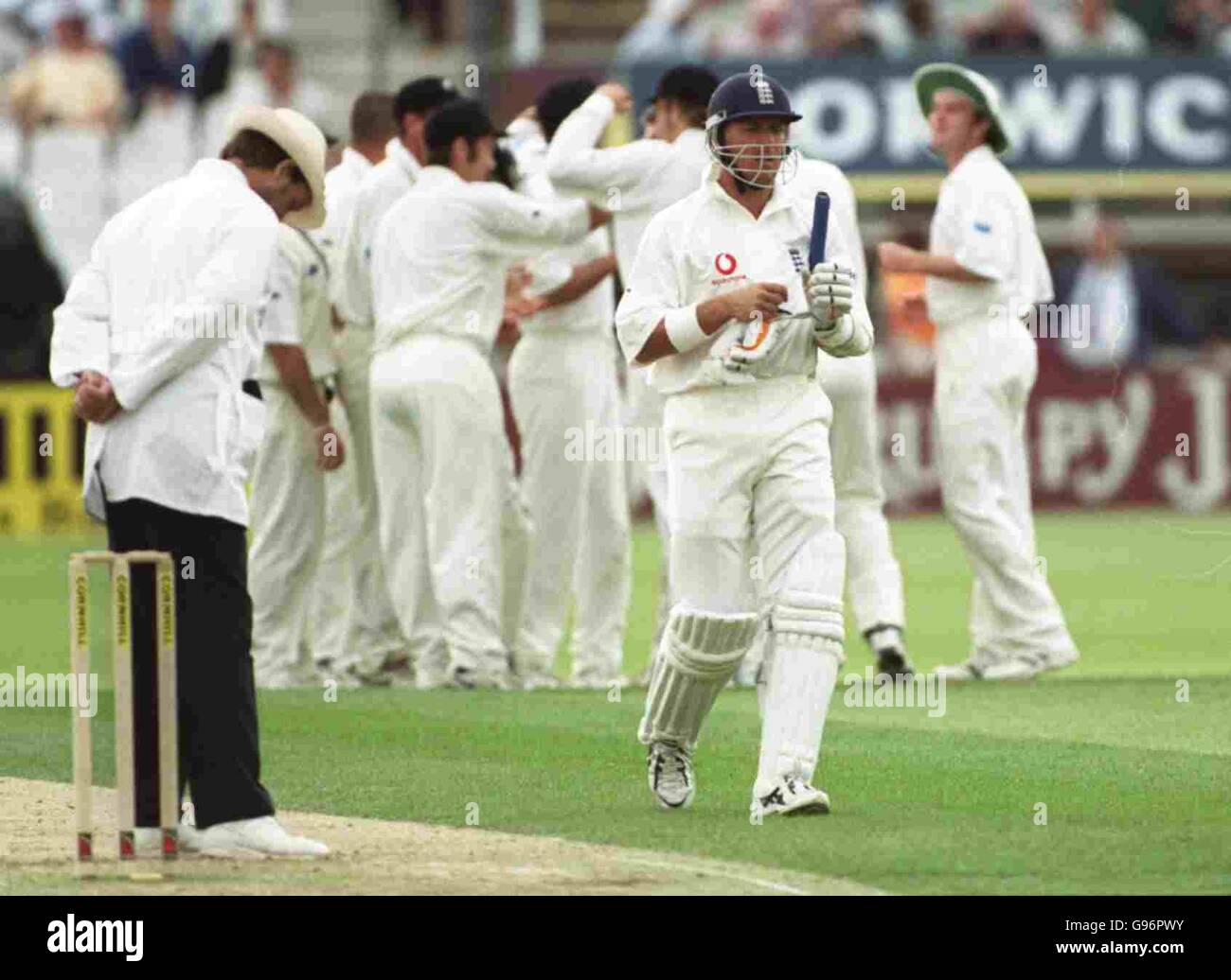 Bowled by geoff allott hi-res stock photography and images - Alamy