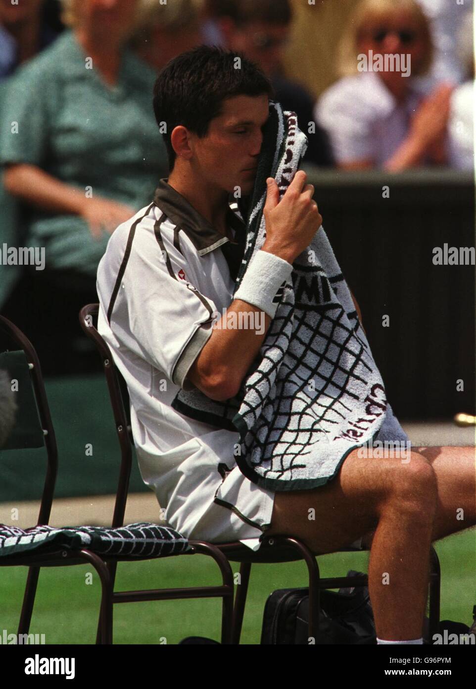 Tennis - Wimbledon . mens singles-Tim Henman v Pete Sampras. Tim Henman ...