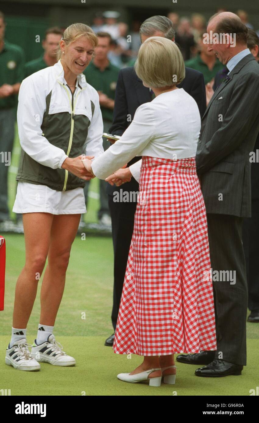 Steffi graf wimbledon trophy hi-res stock photography and images - Alamy