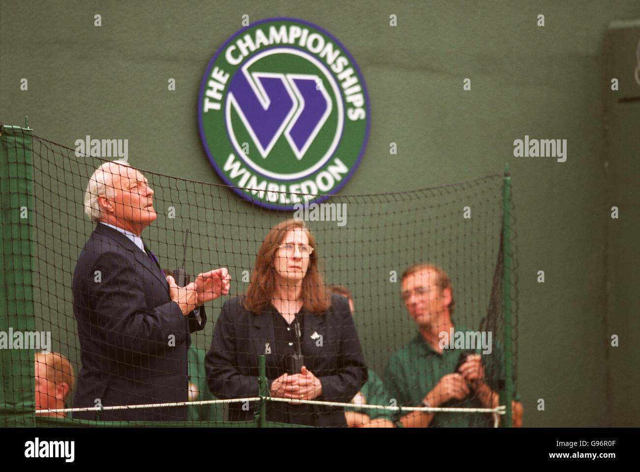 Officials raining rain badge logo wimbledon shield hi-res stock ...