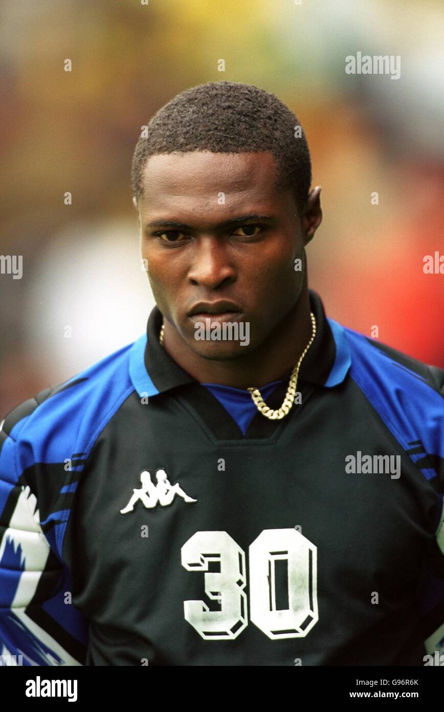 Jamaica goalkeeper donovan ricketts hi-res stock photography and images ...