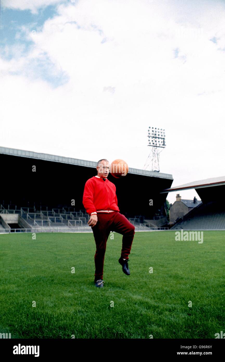 Liverpool manager Bill Shankly shows off his ball skills at Anfield ...