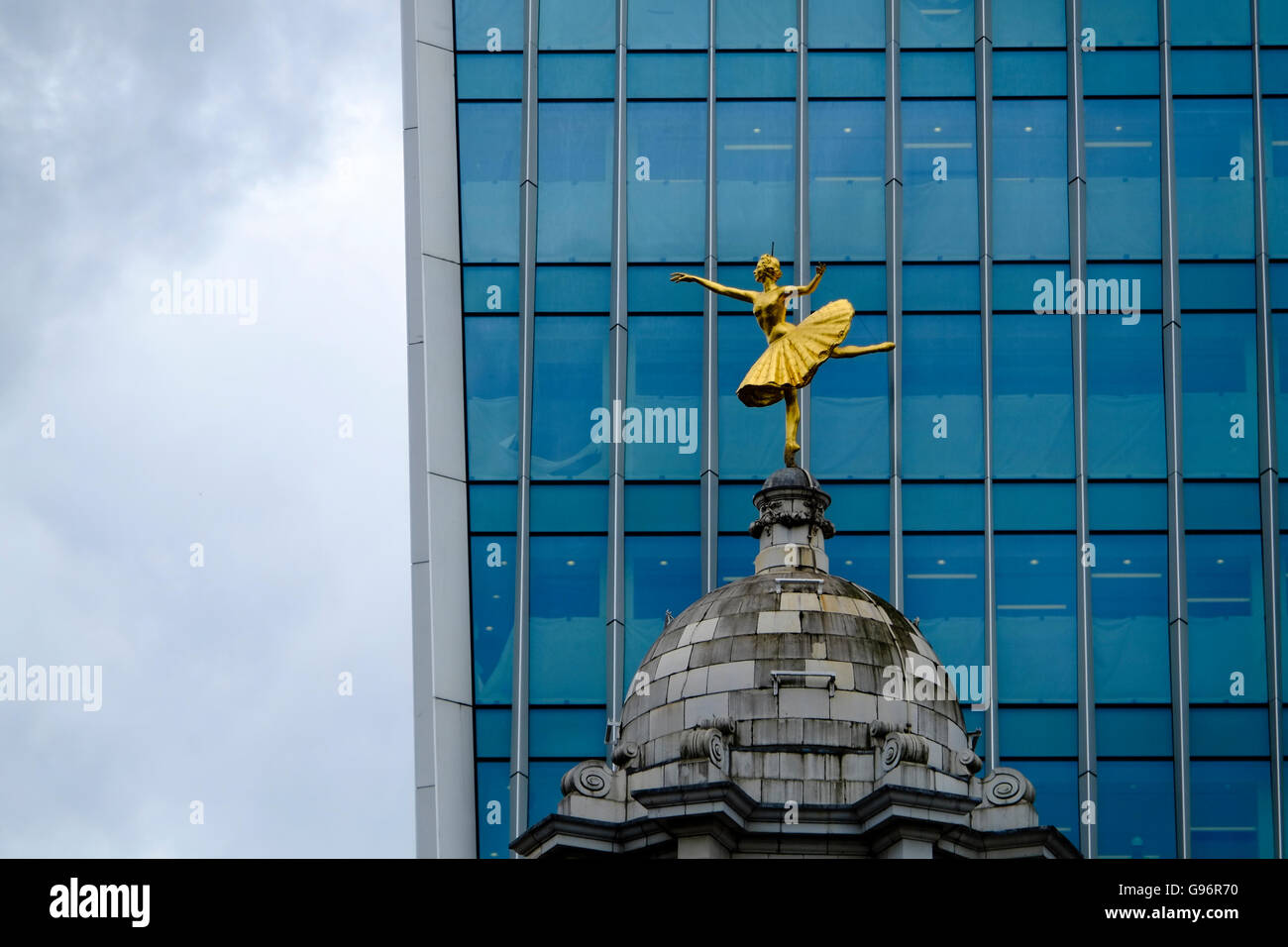 Apollo Victoria Theatre London Stock Photo - Alamy