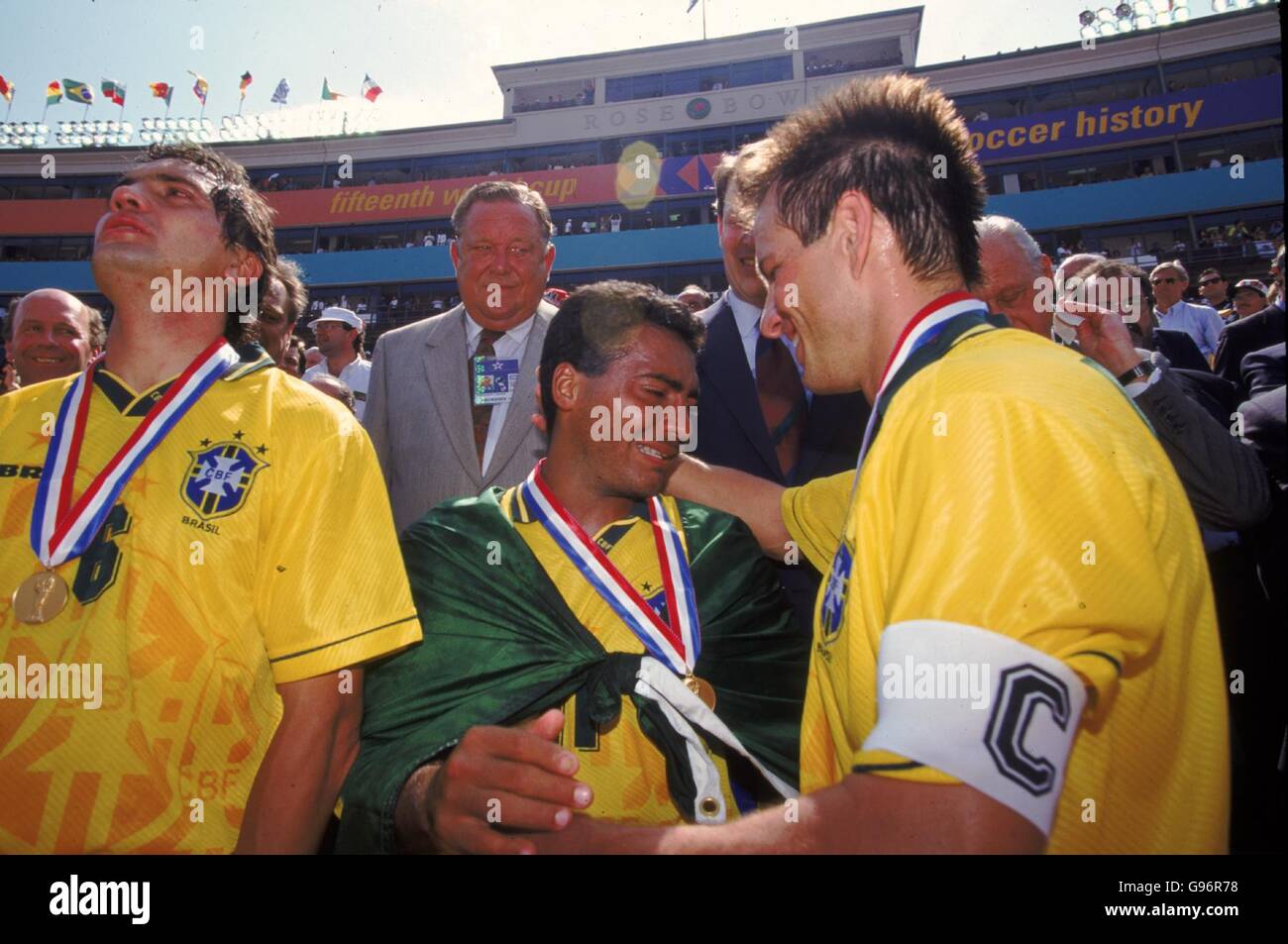 Soccer 1994 world cup final italy v brazil hi-res stock photography and ...