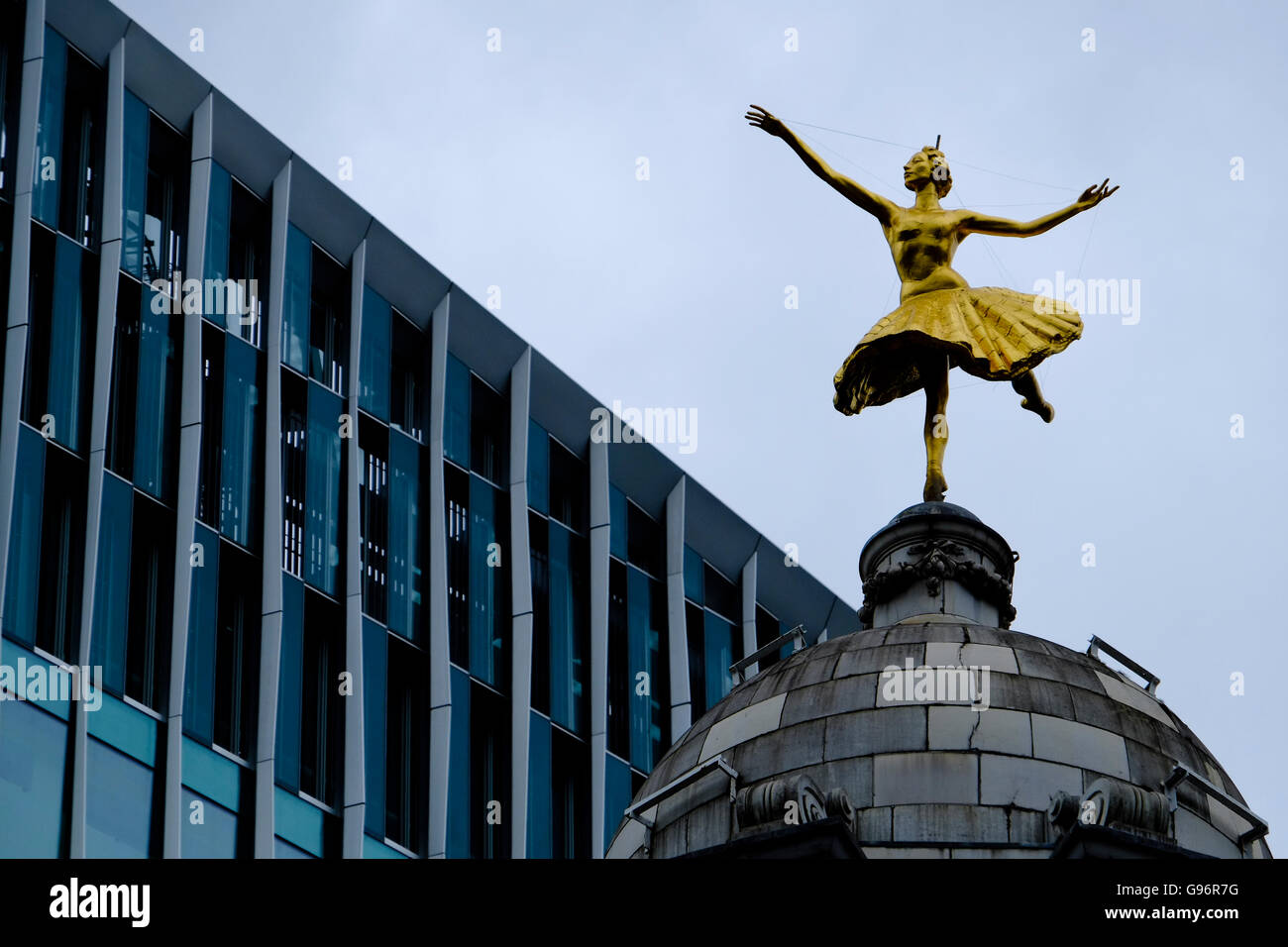 Apollo Victoria Theatre London Stock Photo - Alamy
