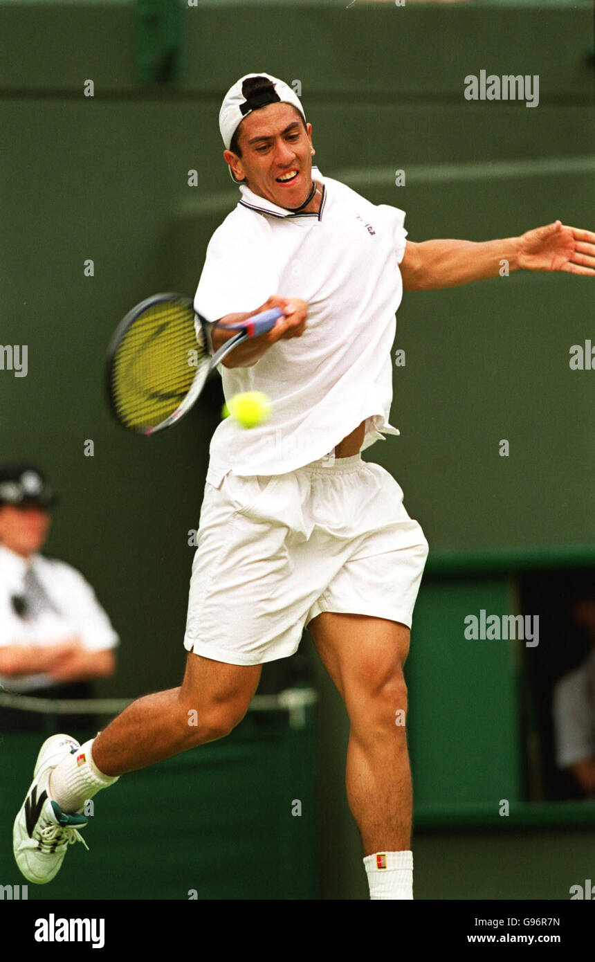 Guillermo canas v andre agassi hi-res stock photography and images - Alamy