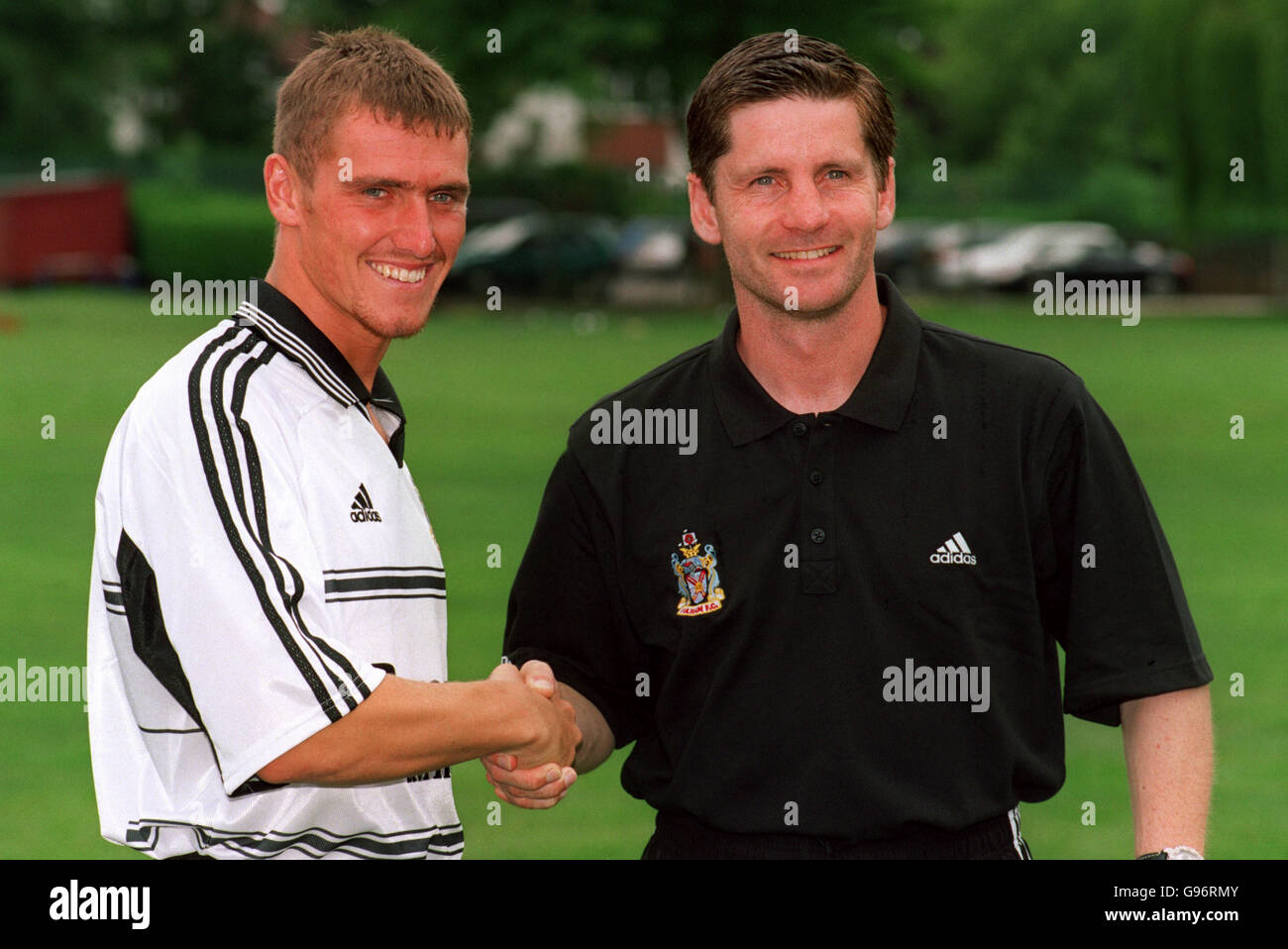 Top half stock shaking hands hi-res stock photography and images - Alamy