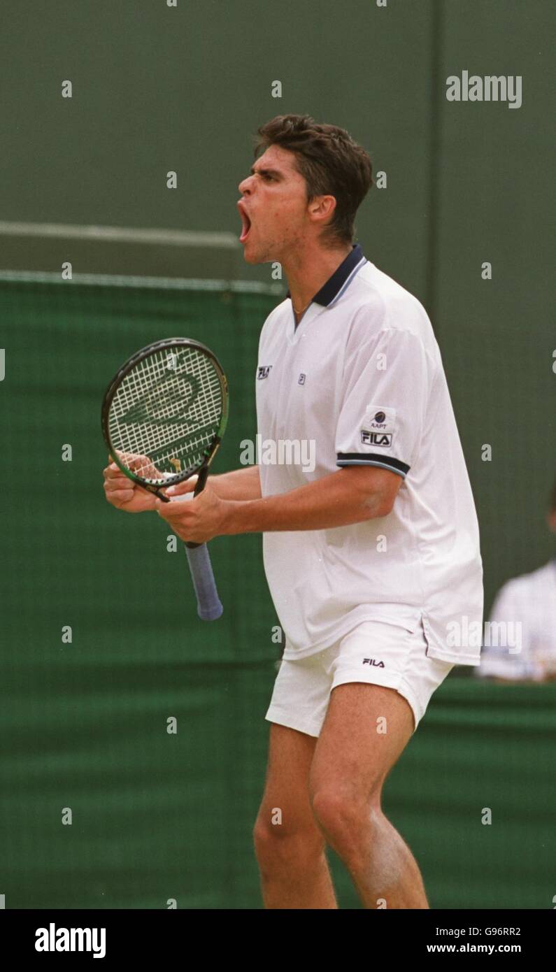 Greg rusedski serve hi-res stock photography and images - Alamy