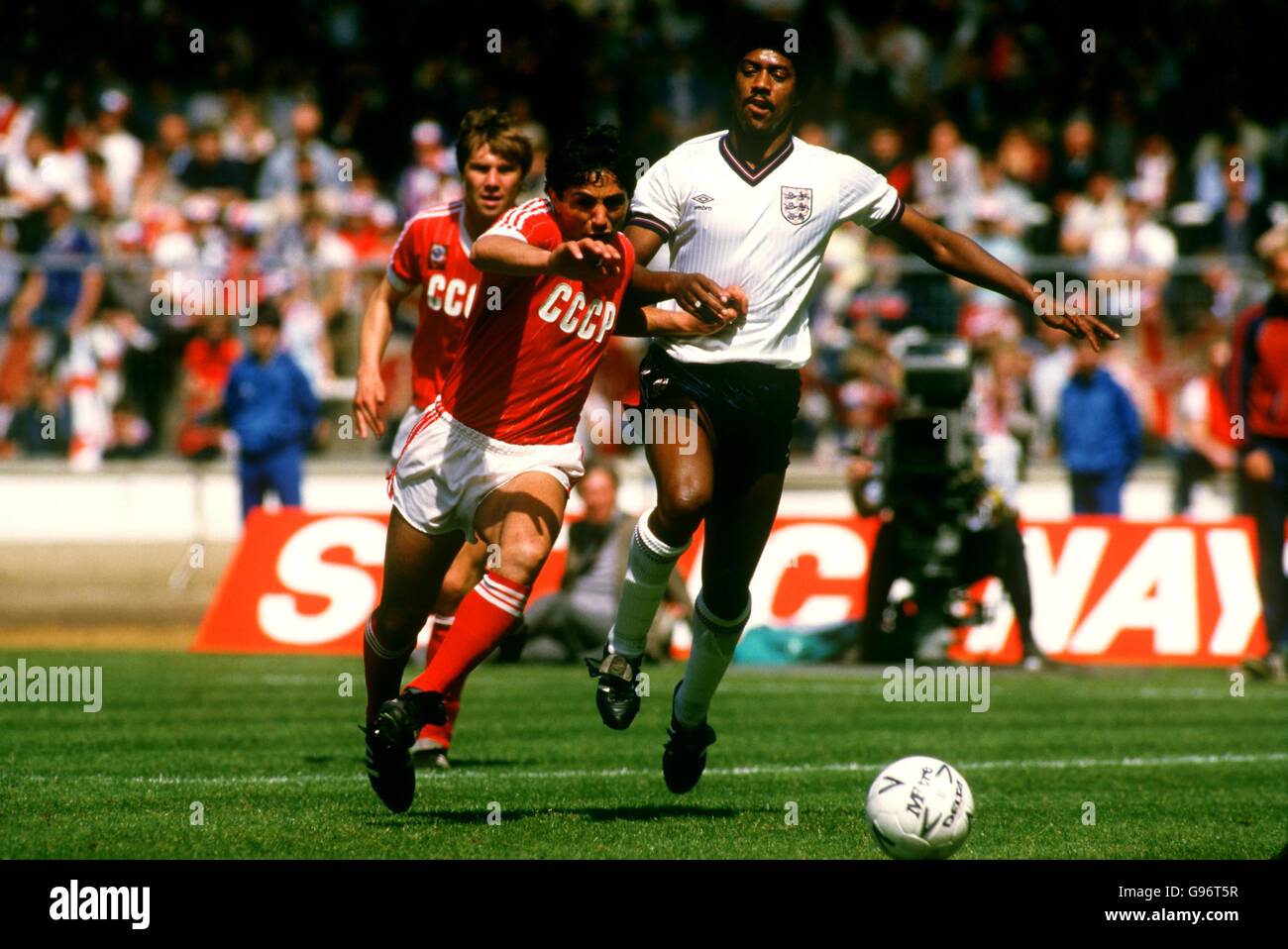 Soccer - Friendly - England v USSR Stock Photo - Alamy